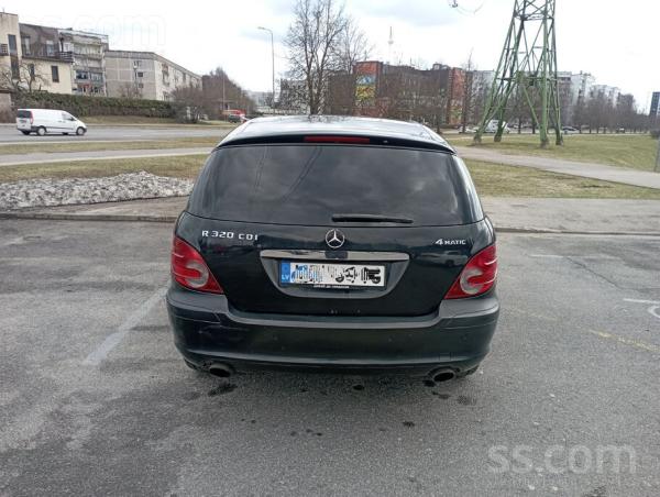 Melns Mercedes-Benz R 320 2006 Rīga, ar dzinēja tilpumu 3.00 L un nobraukumu 500 tūkst. km par 2500 €, foto 3 vietnē AUTOMOTO.COM.LV