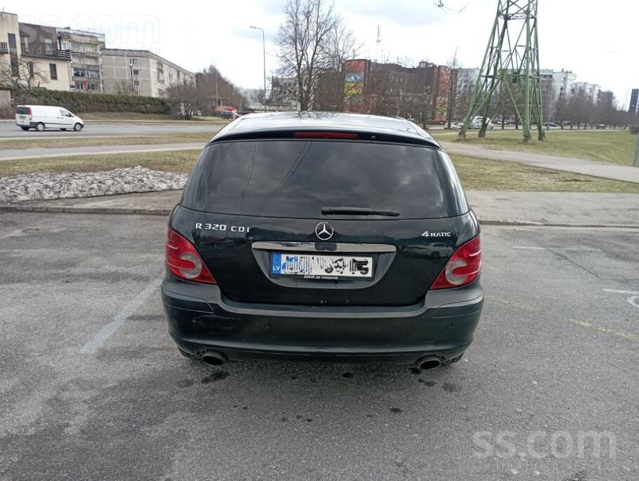 Melns Mercedes-Benz R 320 2006 Rīga, ar dzinēja tilpumu 3.00 L un nobraukumu 500 tūkst. km par 2500 €, foto 4 vietnē AUTOMOTO.COM.LV