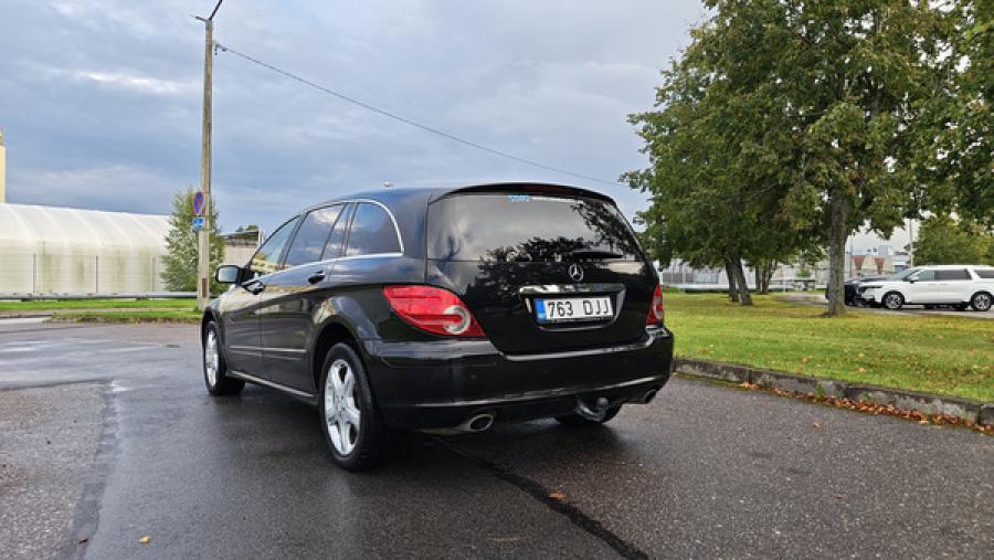 Black Mercedes-Benz R 320 2006 in Tallinn, with an engine capacity of 3.00 L and mileage of 232 thousand km for 5000 €, photo 5 on AUTOMOTO.COM.LV