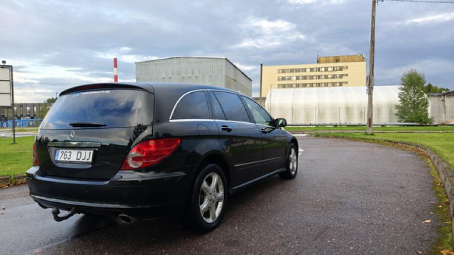 Black Mercedes-Benz R 320 2006 in Tallinn, with an engine capacity of 3.00 L and mileage of 232 thousand km for 5000 €, photo 6 on AUTOMOTO.COM.LV