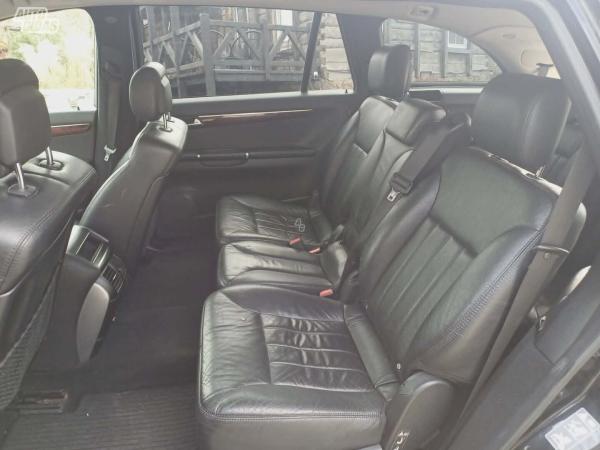 Black Mercedes-Benz R 320 2007 in Utena, with an engine capacity of 3.00 L and mileage of 368 thousand km for 2250 €, photo 8 on AUTOMOTO.COM.LV