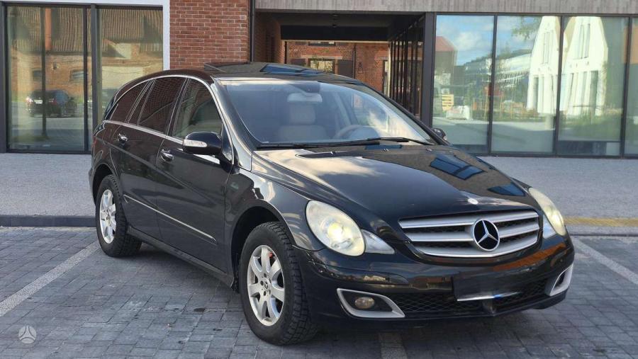 Melns Mercedes-Benz R 320 2007 Klaipėda, ar dzinēja tilpumu 2.99 L un nobraukumu 303 tūkst. km par 2350 €, foto 7 vietnē AUTOMOTO.COM.LV