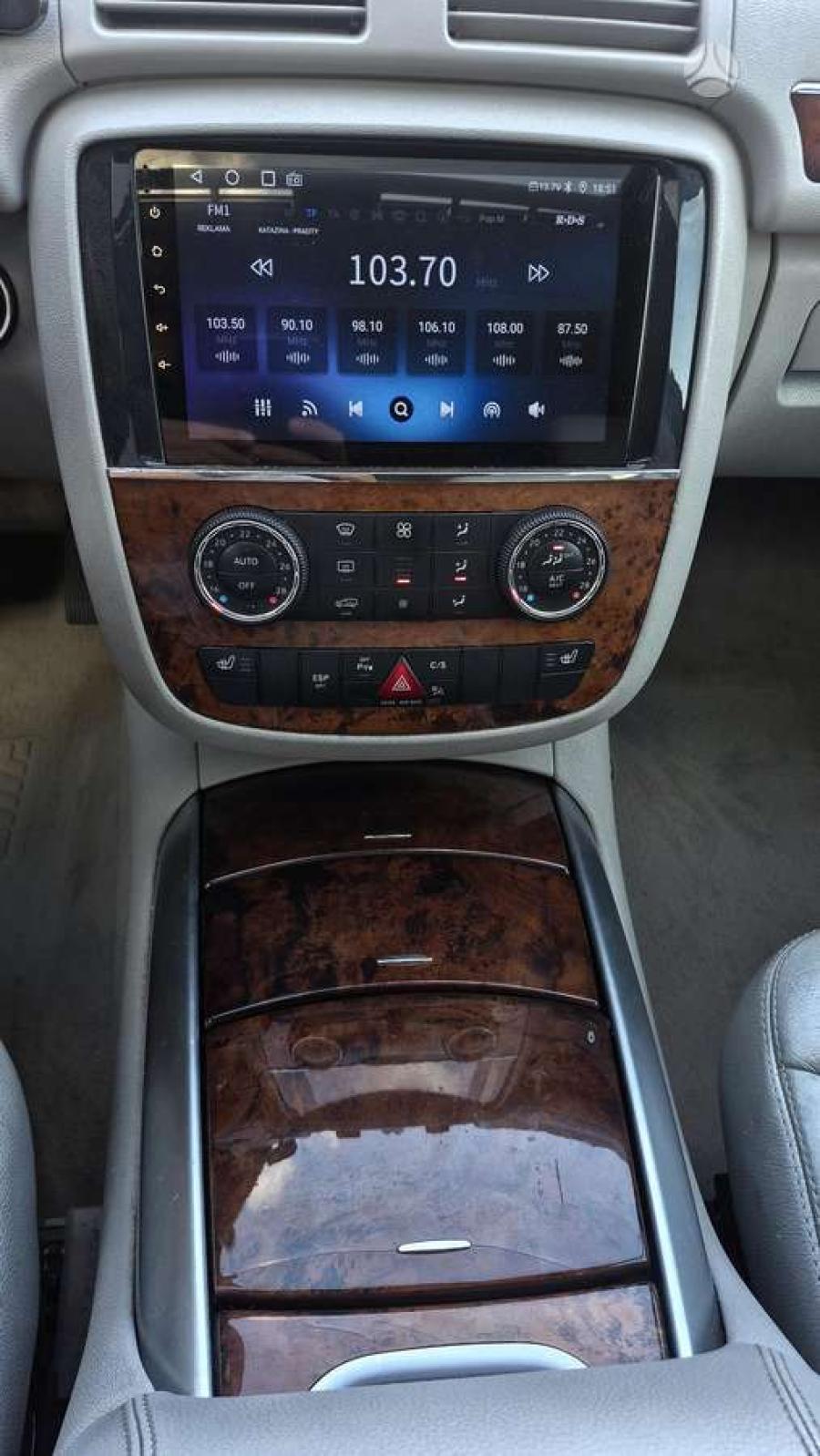 Melns Mercedes-Benz R 320 2007 Klaipėda, ar dzinēja tilpumu 2.99 L un nobraukumu 303 tūkst. km par 2350 €, foto 13 vietnē AUTOMOTO.COM.LV