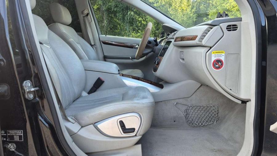 Melns Mercedes-Benz R 320 2007 Klaipėda, ar dzinēja tilpumu 2.99 L un nobraukumu 303 tūkst. km par 2350 €, foto 14 vietnē AUTOMOTO.COM.LV