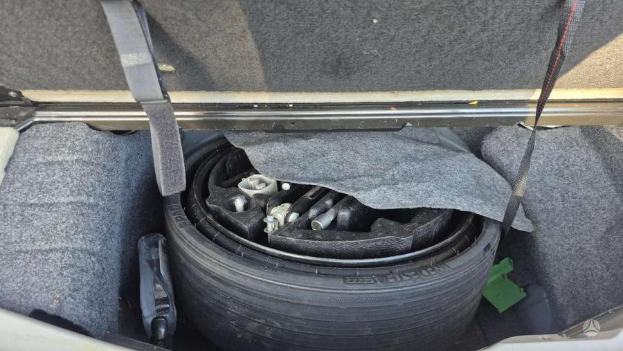 Melns Mercedes-Benz R 320 2007 Klaipėda, ar dzinēja tilpumu 2.99 L un nobraukumu 303 tūkst. km par 2350 €, foto 20 vietnē AUTOMOTO.COM.LV