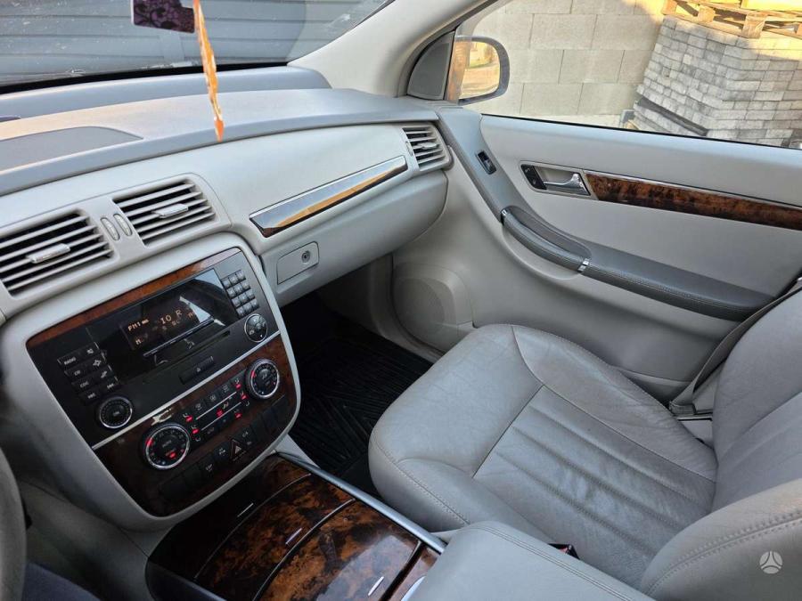 Blue Mercedes-Benz R 320 2008 in Siauliai, with an engine capacity of 3.00 L and mileage of 310 thousand km for 2850 €, photo 14 on AUTOMOTO.COM.LV
