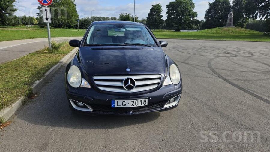 Blue Mercedes-Benz R 320 2006 in Riga, with an engine capacity of 3.00 L and mileage of 300 thousand km for 2700 €, photo 3 on AUTOMOTO.COM.LV