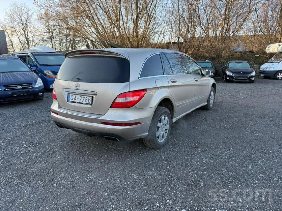 Brown Mercedes-Benz R 320 2006 in Riga, with an engine capacity of 3.00 L and mileage of 537 thousand km for 7990 €, photo 5 on AUTOMOTO.COM.LV