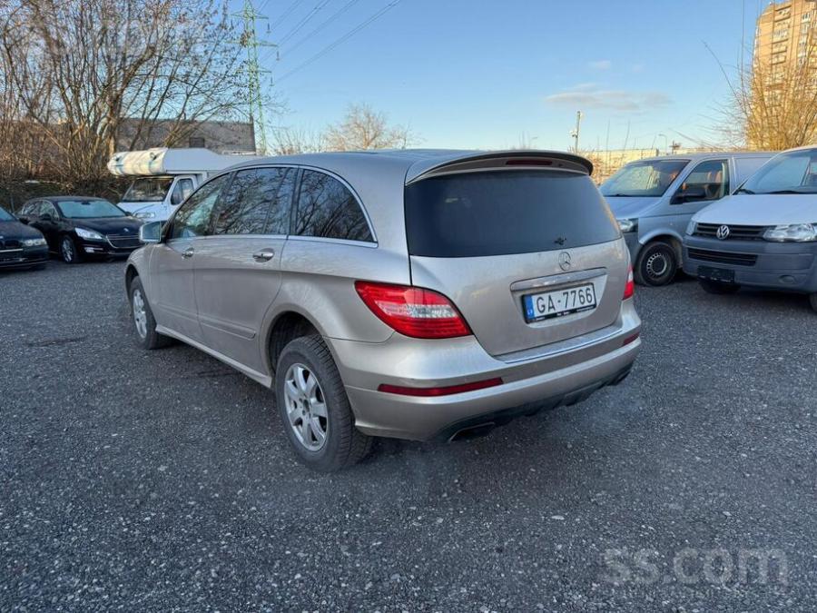 Brown Mercedes-Benz R 320 2006 in Riga, with an engine capacity of 3.00 L and mileage of 537 thousand km for 7990 €, photo 6 on AUTOMOTO.COM.LV