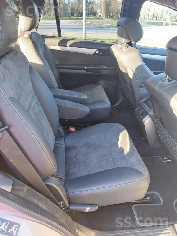 Brown Mercedes-Benz R 320 2007 in Riga, with an engine capacity of 3.00 L and mileage of 284 thousand km for 4333 €, photo 6 on AUTOMOTO.COM.LV