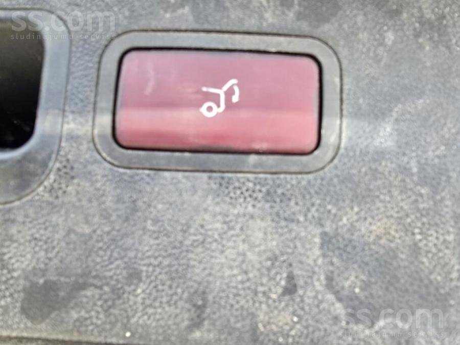 Pelēks Mercedes-Benz R 320 2006 Rīga, ar dzinēja tilpumu 3.00 L un nobraukumu 0 tūkst. km par 1800 €, foto 6 vietnē AUTOMOTO.COM.LV