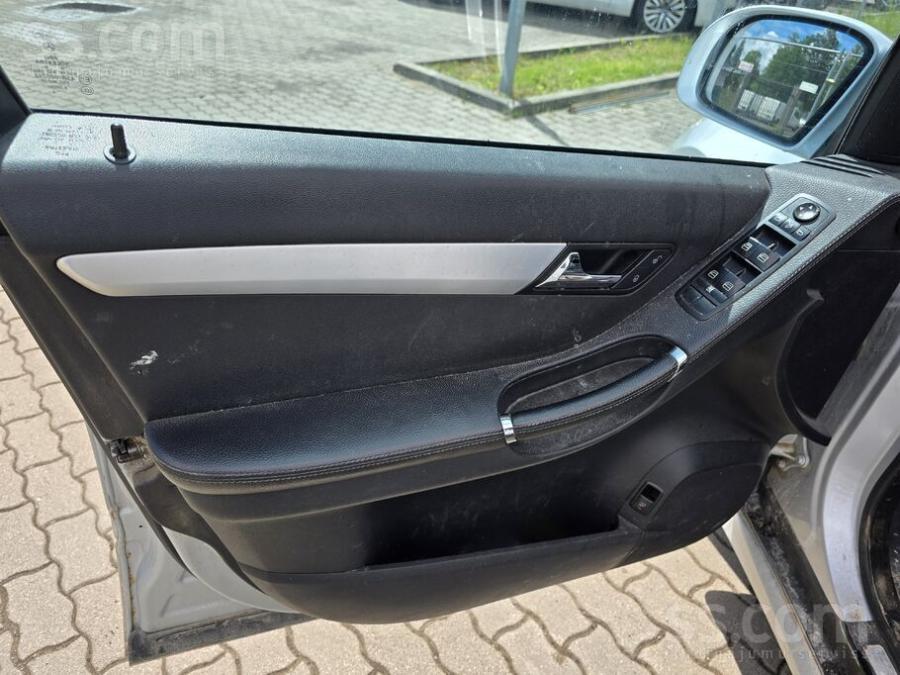 Pelēks Mercedes-Benz R 320 2006 Rīga, ar dzinēja tilpumu 3.00 L un nobraukumu 0 tūkst. km par 1800 €, foto 8 vietnē AUTOMOTO.COM.LV