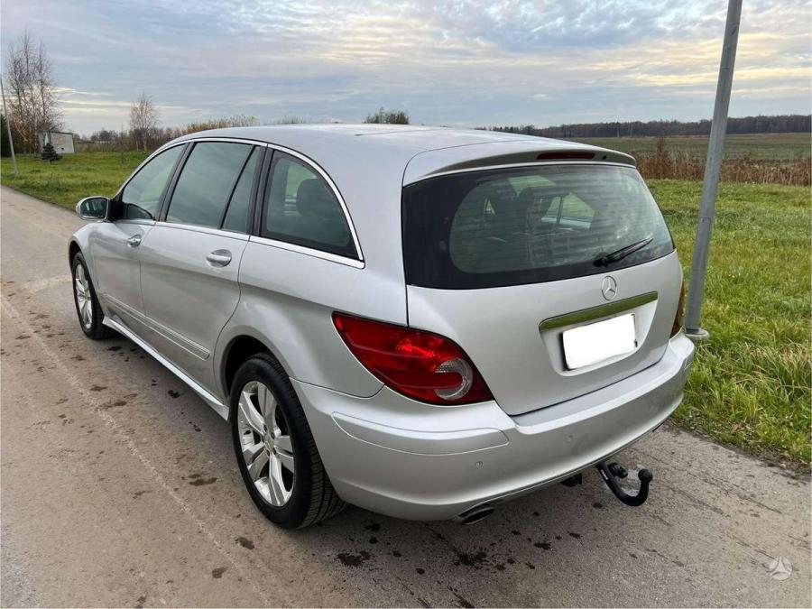 Grey Mercedes-Benz R 320 2006 in Klaipeda, with an engine capacity of 3.20 L and mileage of 288 thousand km for 3300 €, photo 4 on AUTOMOTO.COM.LV
