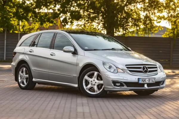 Grey Mercedes-Benz R 320 2005 in Jelgava, with an engine capacity of 3.00 L and mileage of 241 thousand km for 5600 €, photo 2 on AUTOMOTO.COM.LV