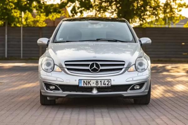 Grey Mercedes-Benz R 320 2005 in Jelgava, with an engine capacity of 3.00 L and mileage of 241 thousand km for 5600 €, photo 3 on AUTOMOTO.COM.LV