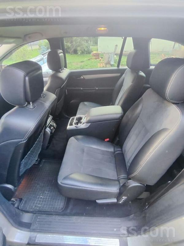 Grey Mercedes-Benz R 320 2006 in Riga, with an engine capacity of 3.00 L and mileage of 292 thousand km for 3000 €, photo 6 on AUTOMOTO.COM.LV