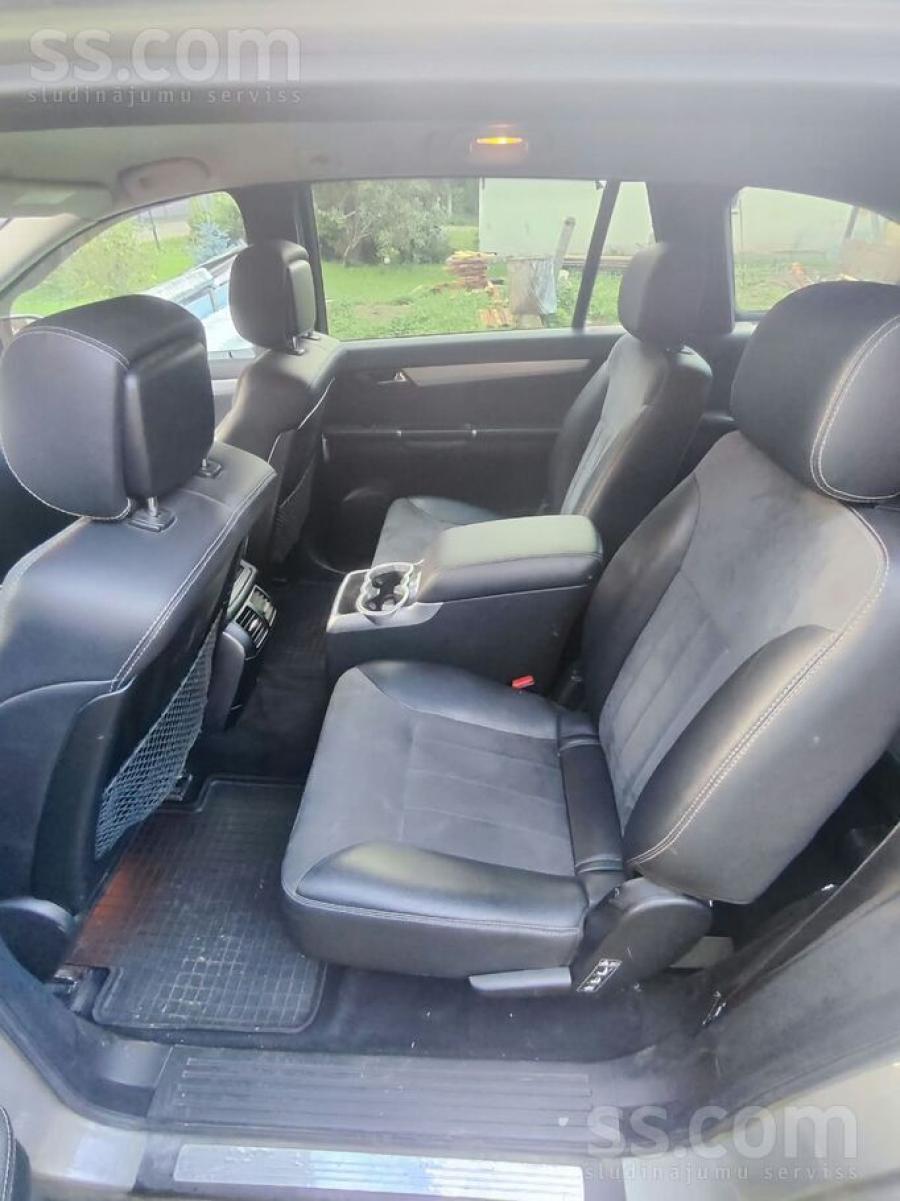 Grey Mercedes-Benz R 320 2006 in Riga, with an engine capacity of 3.00 L and mileage of 292 thousand km for 3000 €, photo 6 on AUTOMOTO.COM.LV