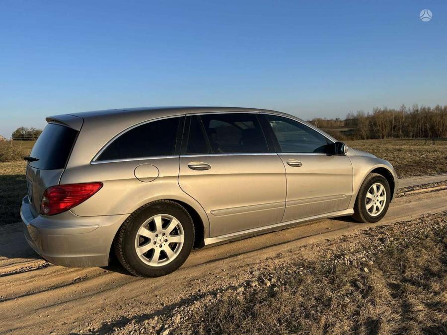 Pelēks Mercedes-Benz R 320 2006 Kaišiadorys, ar dzinēja tilpumu 2.99 L un nobraukumu 424 tūkst. km par 2790 €, foto 10 vietnē AUTOMOTO.COM.LV