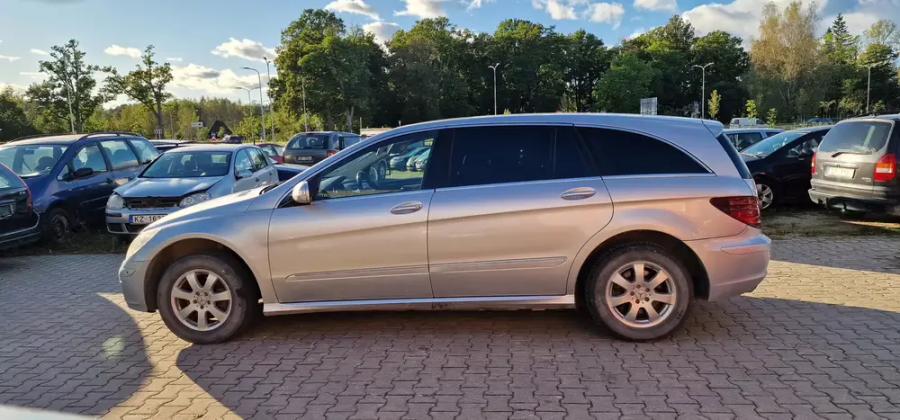 Grey Mercedes-Benz R 320 2007 in Valmiera, with an engine capacity of 3.00 L and mileage of 359 thousand km for 2550 €, photo 6 on AUTOMOTO.COM.LV