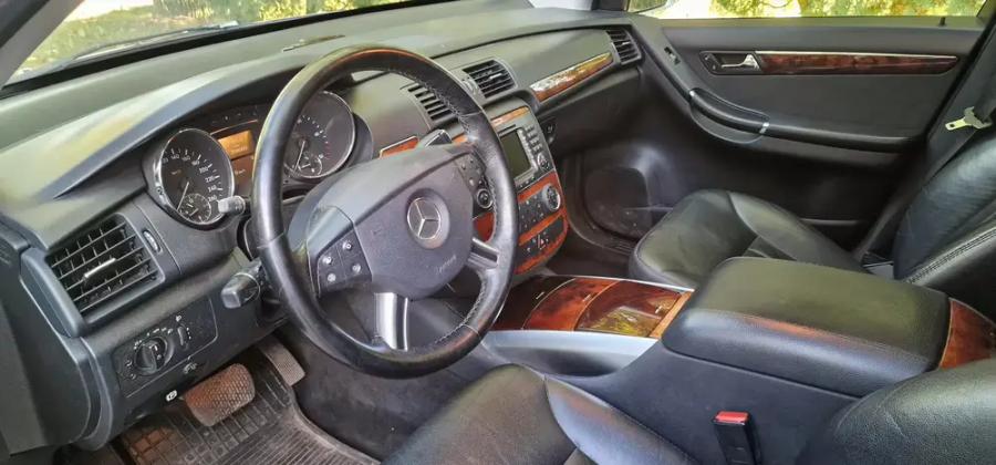 Grey Mercedes-Benz R 320 2007 in Valmiera, with an engine capacity of 3.00 L and mileage of 359 thousand km for 2550 €, photo 9 on AUTOMOTO.COM.LV