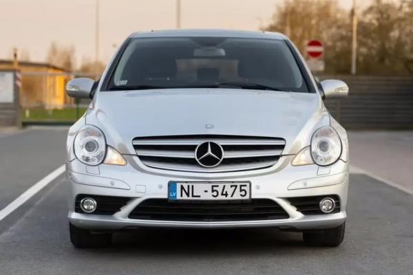 Grey Mercedes-Benz R 320 2008 in Jelgava, with an engine capacity of 3.00 L and mileage of 316 thousand km for 6550 €, photo 3 on AUTOMOTO.COM.LV