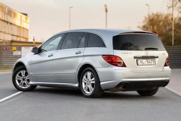 Grey Mercedes-Benz R 320 2008 in Jelgava, with an engine capacity of 3.00 L and mileage of 316 thousand km for 6550 €, photo 4 on AUTOMOTO.COM.LV