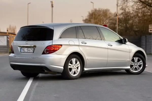 Grey Mercedes-Benz R 320 2008 in Jelgava, with an engine capacity of 3.00 L and mileage of 316 thousand km for 6550 €, photo 5 on AUTOMOTO.COM.LV