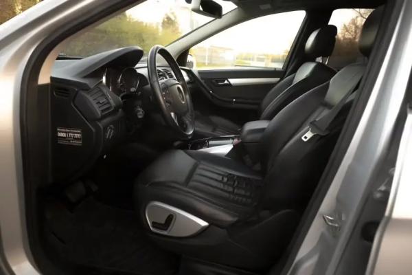 Grey Mercedes-Benz R 320 2008 in Jelgava, with an engine capacity of 3.00 L and mileage of 316 thousand km for 6550 €, photo 9 on AUTOMOTO.COM.LV