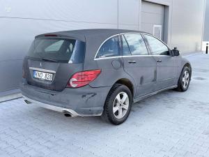 Grey Mercedes-Benz R 320 2008 in Vilnius, with an engine capacity of 2.99 L and mileage of 325 thousand km for 1700 €, photo 4 on AUTOMOTO.COM.LV