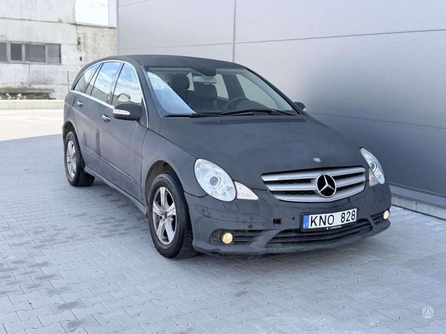 Pelēks Mercedes-Benz R 320 2008 Viļņa, ar dzinēja tilpumu 2.99 L un nobraukumu 325 tūkst. km par 1650 €, foto 1 vietnē AUTOMOTO.COM.LV