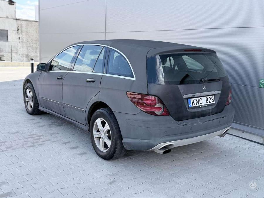Pelēks Mercedes-Benz R 320 2008 Viļņa, ar dzinēja tilpumu 2.99 L un nobraukumu 325 tūkst. km par 1650 €, foto 5 vietnē AUTOMOTO.COM.LV