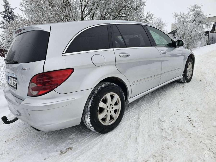 Grey Mercedes-Benz R 320 2006 in Kaunas, with an engine capacity of 3.00 L and mileage of 310 thousand km for 3650 €, photo 13 on AUTOMOTO.COM.LV