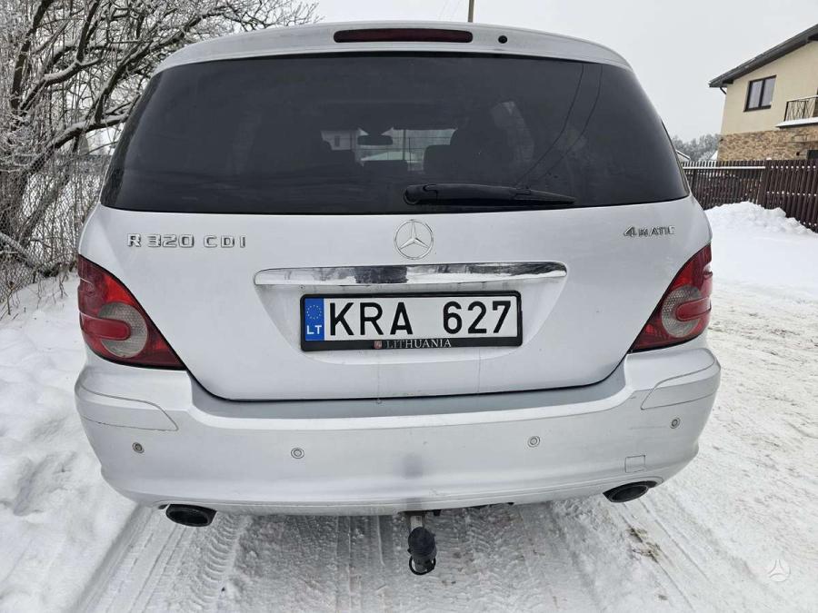 Grey Mercedes-Benz R 320 2006 in Kaunas, with an engine capacity of 3.00 L and mileage of 310 thousand km for 3650 €, photo 18 on AUTOMOTO.COM.LV
