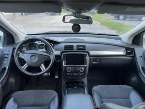 Pelēks Mercedes-Benz R 320 2006 Narva, ar dzinēja tilpumu 3.00 L un nobraukumu 496 tūkst. km par 1999 €, foto 22 vietnē AUTOMOTO.COM.LV