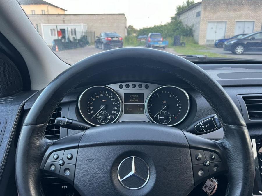 Pelēks Mercedes-Benz R 320 2006 Narva, ar dzinēja tilpumu 3.00 L un nobraukumu 496 tūkst. km par 1999 €, foto 24 vietnē AUTOMOTO.COM.LV