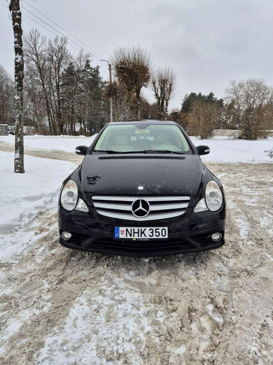 Black Mercedes-Benz R 350 2008 in Ignalina, with an engine capacity of 3.50 L and mileage of 220 thousand km for 3650 €, photo 1 on AUTOMOTO.COM.LV