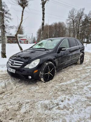 Black Mercedes-Benz R 350 2008 in Ignalina, with an engine capacity of 3.50 L and mileage of 220 thousand km for 3650 €, photo 2 on AUTOMOTO.COM.LV