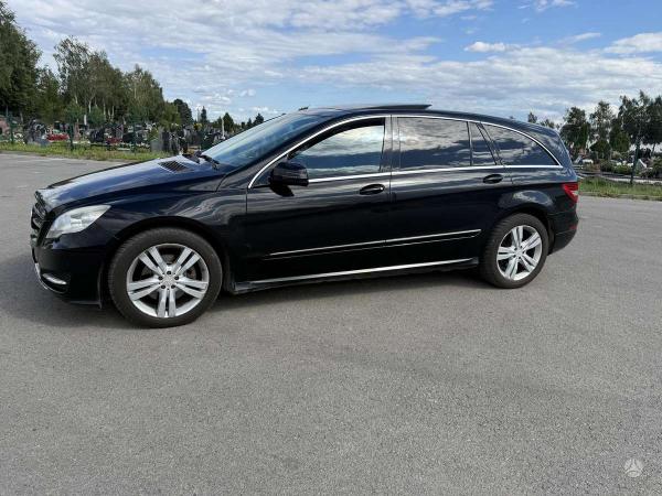 Black Mercedes-Benz R 350 2010 in Kaunas, with an engine capacity of 3.00 L and mileage of 330 thousand km for 6300 €, photo 4 on AUTOMOTO.COM.LV