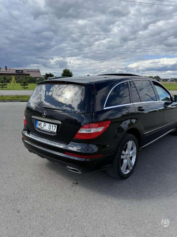 Black Mercedes-Benz R 350 2010 in Kaunas, with an engine capacity of 3.00 L and mileage of 330 thousand km for 6300 €, photo 6 on AUTOMOTO.COM.LV