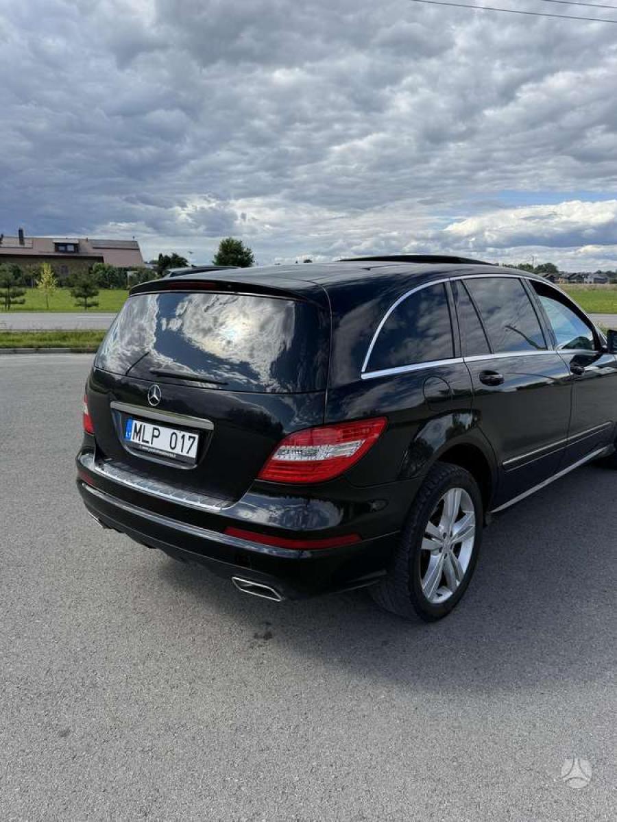 Black Mercedes-Benz R 350 2010 in Kaunas, with an engine capacity of 3.00 L and mileage of 330 thousand km for 6300 €, photo 7 on AUTOMOTO.COM.LV