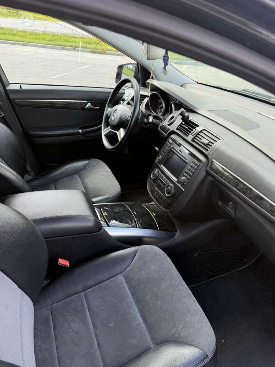 Black Mercedes-Benz R 350 2010 in Kaunas, with an engine capacity of 3.00 L and mileage of 330 thousand km for 6300 €, photo 9 on AUTOMOTO.COM.LV