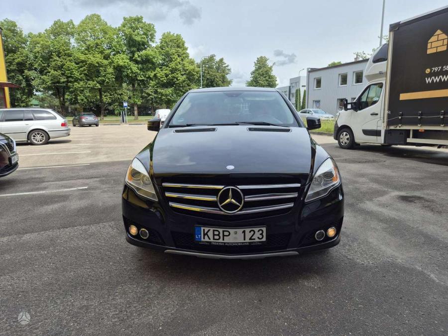 Black Mercedes-Benz R 350 2011 in Silute, with an engine capacity of 3.00 L and mileage of 227 thousand km for 7900 €, photo 3 on AUTOMOTO.COM.LV