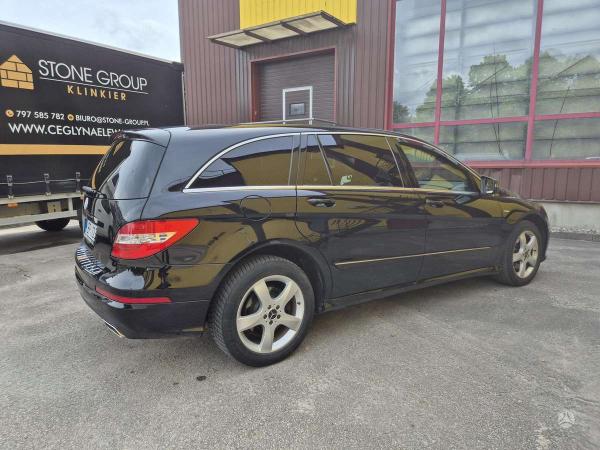 Black Mercedes-Benz R 350 2011 in Silute, with an engine capacity of 3.00 L and mileage of 227 thousand km for 7900 €, photo 4 on AUTOMOTO.COM.LV