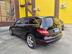 Black Mercedes-Benz R 350 2011 in Silute, with an engine capacity of 3.00 L and mileage of 227 thousand km for 7900 €, photo 6 on AUTOMOTO.COM.LV