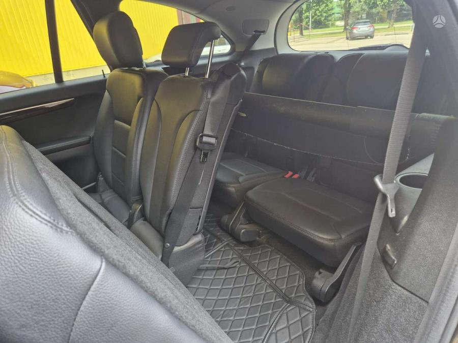 Black Mercedes-Benz R 350 2011 in Silute, with an engine capacity of 3.00 L and mileage of 227 thousand km for 7900 €, photo 10 on AUTOMOTO.COM.LV