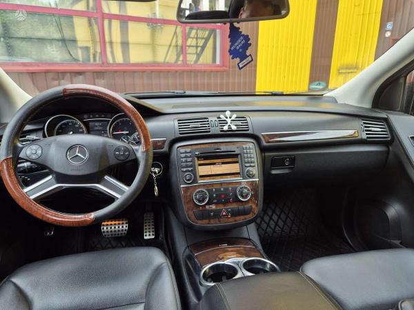Black Mercedes-Benz R 350 2011 in Silute, with an engine capacity of 3.00 L and mileage of 227 thousand km for 7900 €, photo 10 on AUTOMOTO.COM.LV