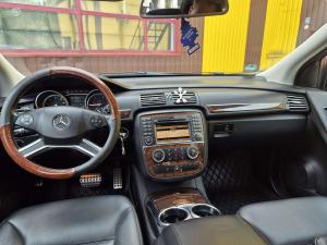 Black Mercedes-Benz R 350 2011 in Silute, with an engine capacity of 3.00 L and mileage of 227 thousand km for 7900 €, photo 11 on AUTOMOTO.COM.LV