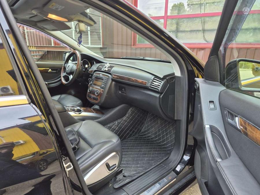 Black Mercedes-Benz R 350 2011 in Silute, with an engine capacity of 3.00 L and mileage of 227 thousand km for 7900 €, photo 12 on AUTOMOTO.COM.LV