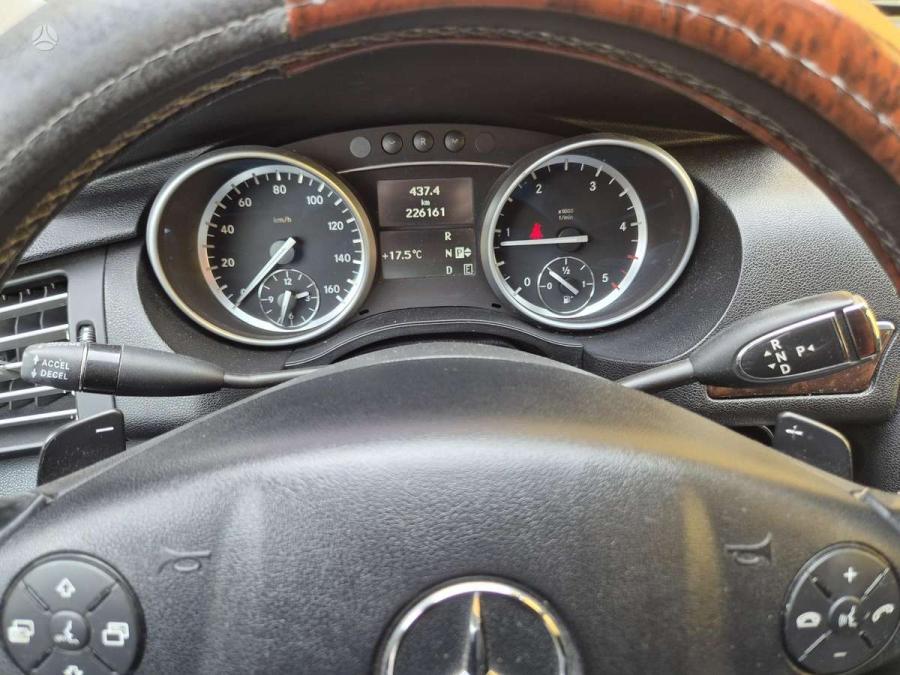 Black Mercedes-Benz R 350 2011 in Silute, with an engine capacity of 3.00 L and mileage of 227 thousand km for 7900 €, photo 13 on AUTOMOTO.COM.LV