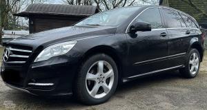 Melns Mercedes-Benz R 350 2012 Šauļi, ar dzinēja tilpumu 3.00 L un nobraukumu 140 tūkst. km par 11700 €, foto 3 vietnē AUTOMOTO.COM.LV